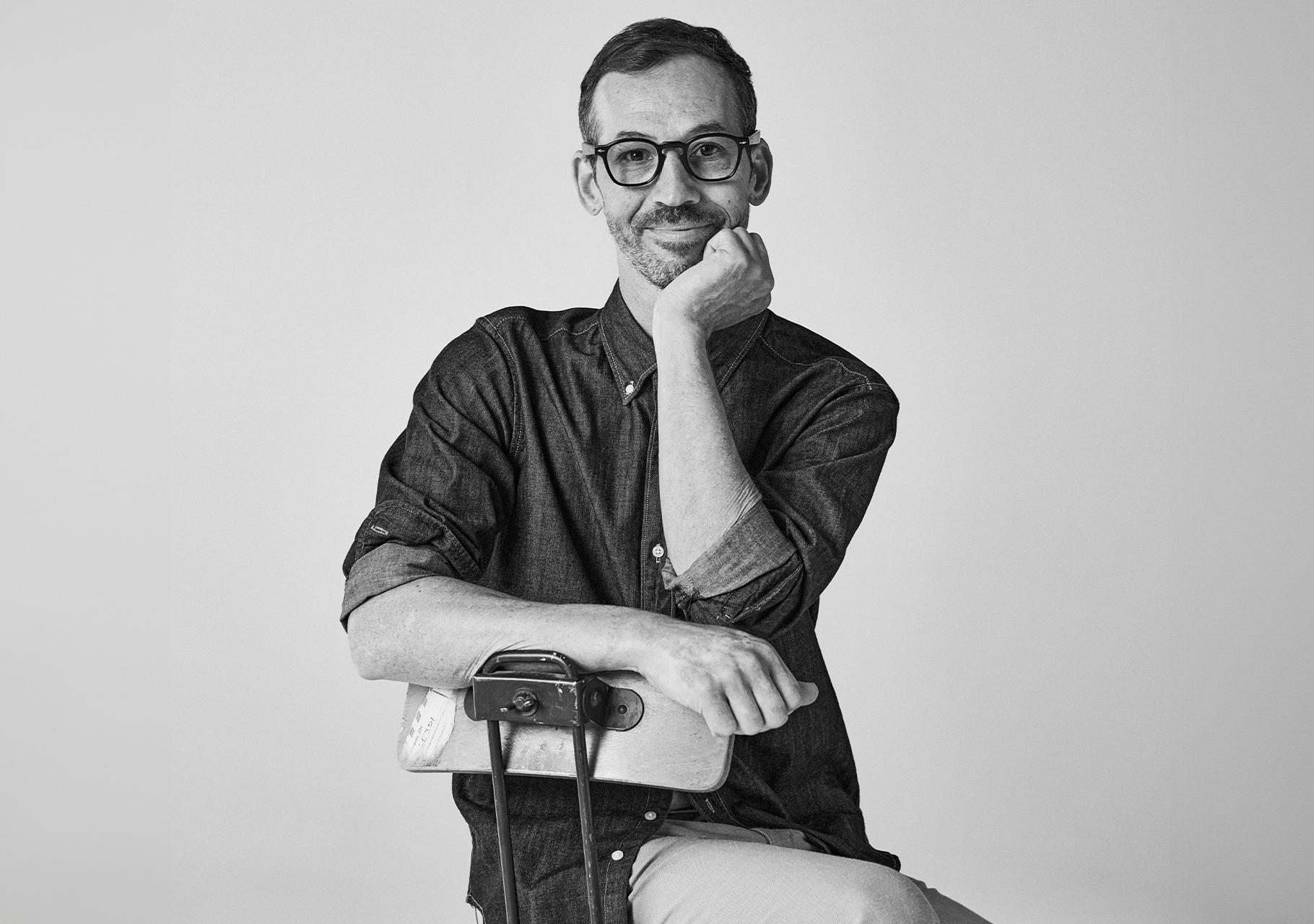 Foley Modern Green Velvet Dining Armchair + Reviews | CB2 Canada