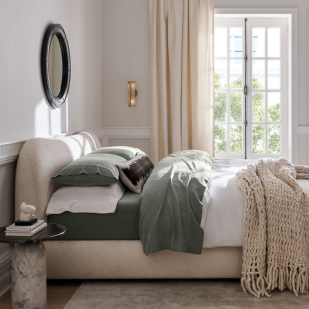 Round Tables | CB2 Canada