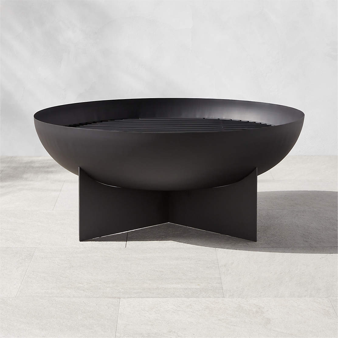 Form Black Cement Fire Pit + Reviews | CB2 Canada