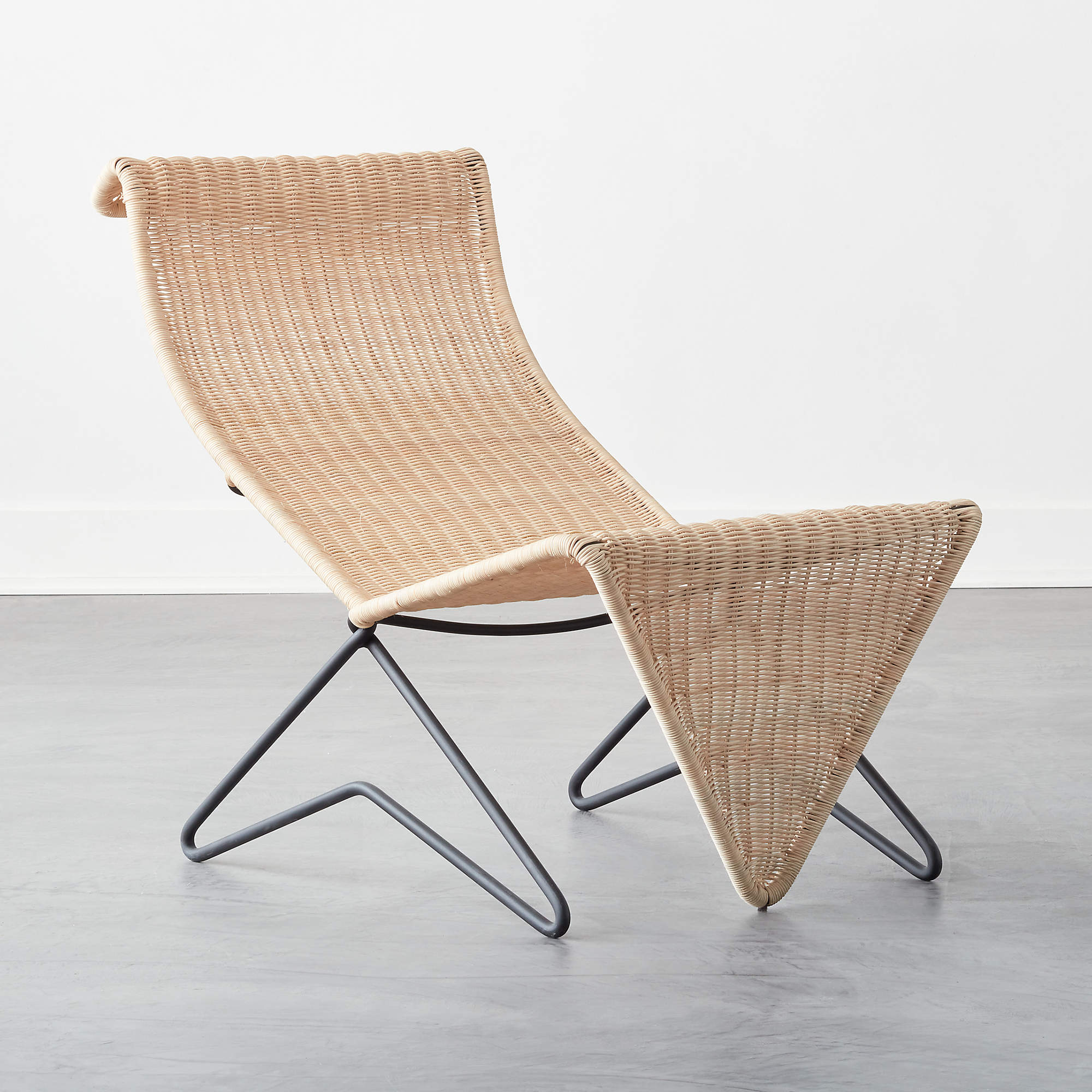 Sillon en Mimbre Wicker Lounge Chair + Reviews | CB2